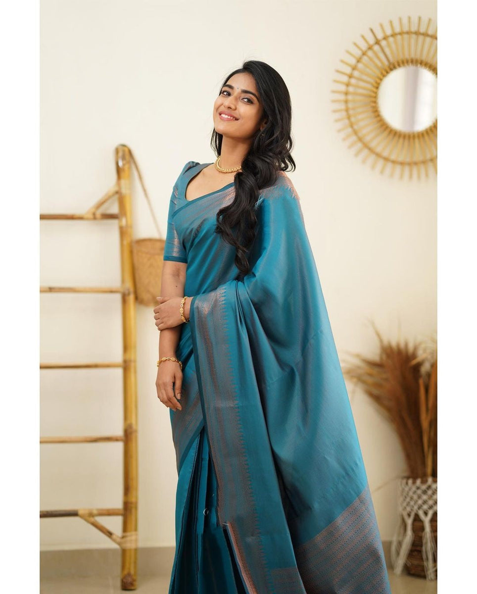 Diaphanous Firozi Soft Silk Saree With Tempting Blouse Piece – Kankaari